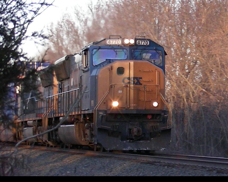 CSX 4770 SB pulling Doublestack